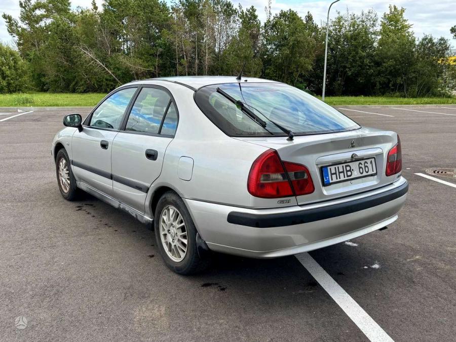 Grey Mitsubishi Carisma 2002 in Mazeikiai, with an engine capacity of 1.83 L and mileage of 180 thousand km for 550 €, photo 6 on AUTOMOTO.COM.LV