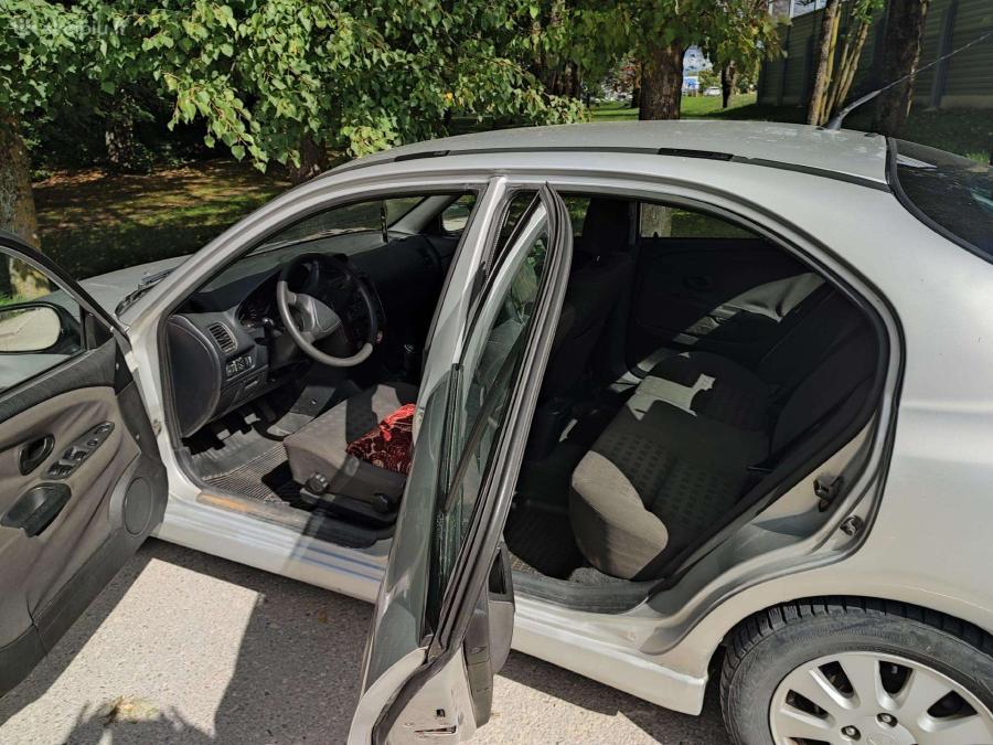 Pelēks Mitsubishi Carisma 2001 Šauļi, ar dzinēja tilpumu 1.90 L un nobraukumu 345 tūkst. km par 750 €, foto 13 vietnē AUTOMOTO.COM.LV