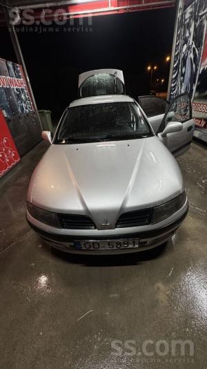 Pelēks Mitsubishi Carisma 2002 Ludza, ar dzinēja tilpumu 1.90 L un nobraukumu 378 tūkst. km par 900 €, foto 4 vietnē AUTOMOTO.COM.LV