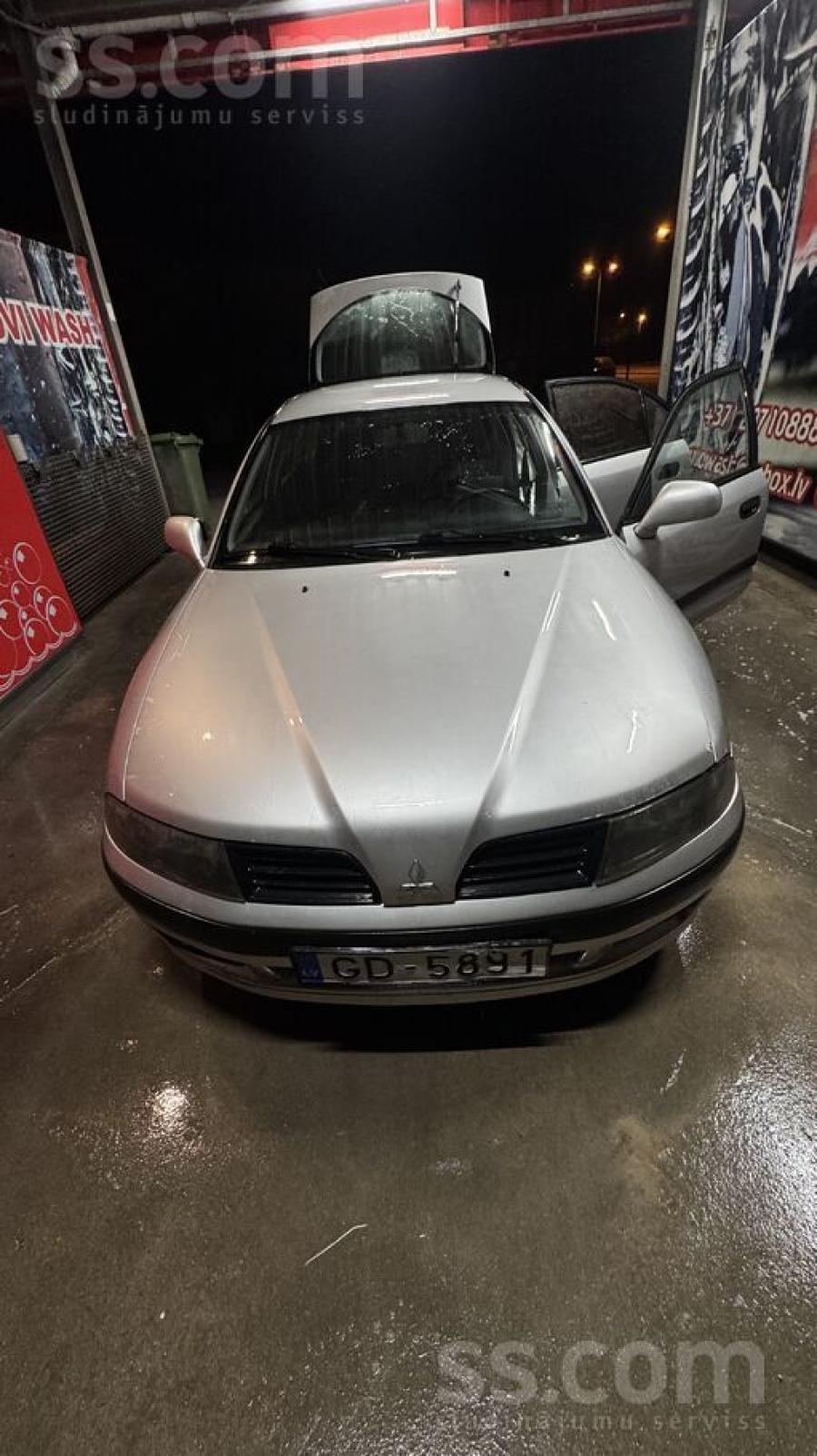 Pelēks Mitsubishi Carisma 2002 Ludza, ar dzinēja tilpumu 1.90 L un nobraukumu 378 tūkst. km par 900 €, foto 4 vietnē AUTOMOTO.COM.LV