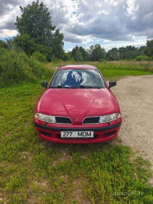 Sarkans Mitsubishi Carisma 2003 Pērnava, ar dzinēja tilpumu 1.60 L un nobraukumu 74 tūkst. km par 1500 €, foto  vietnē AUTOMOTO.COM.LV