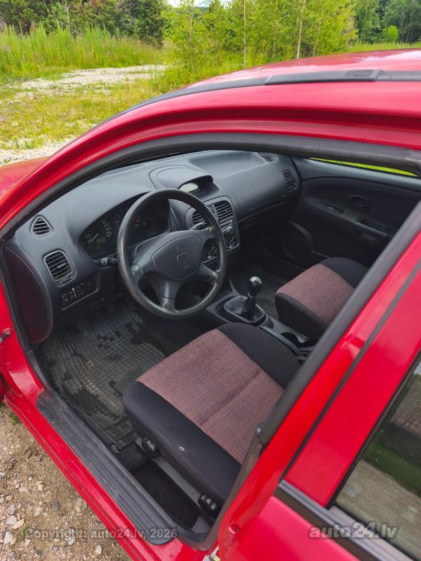 Red Mitsubishi Carisma 2003 in Parnu, with an engine capacity of 1.60 L and mileage of 74 thousand km for 1500 €, photo 6 on AUTOMOTO.COM.LV