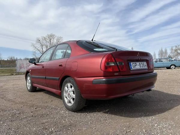 Red Mitsubishi Carisma 2000 in Daugavpils, with an engine capacity of 1.80 L and mileage of 245 thousand km for 1450 €, photo 3 on AUTOMOTO.COM.LV