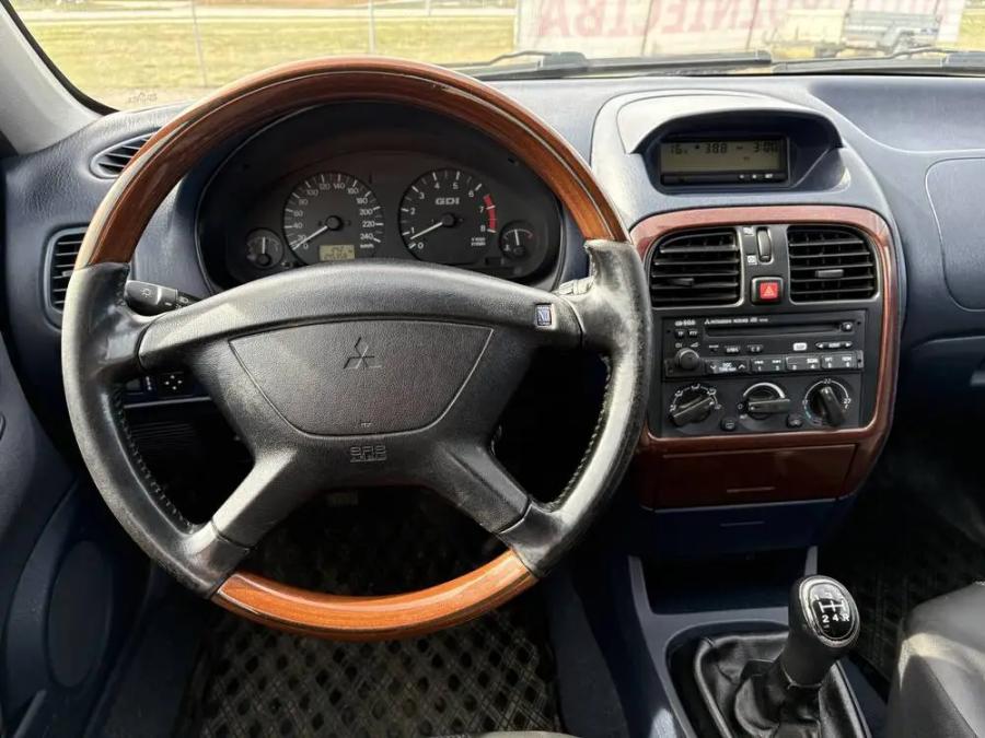 Red Mitsubishi Carisma 2000 in Daugavpils, with an engine capacity of 1.80 L and mileage of 245 thousand km for 1450 €, photo 11 on AUTOMOTO.COM.LV
