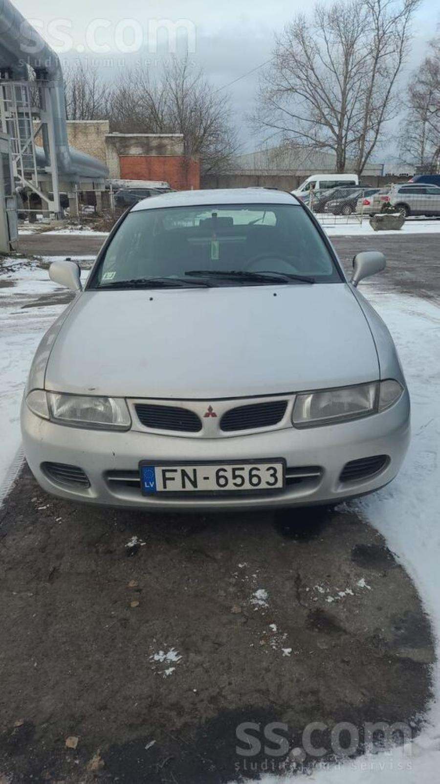 Mitsubishi Carisma 1997 in Riga, with an engine capacity of 1.80 L and mileage of 238 thousand km for 800 €, photo 1 on AUTOMOTO.COM.LV