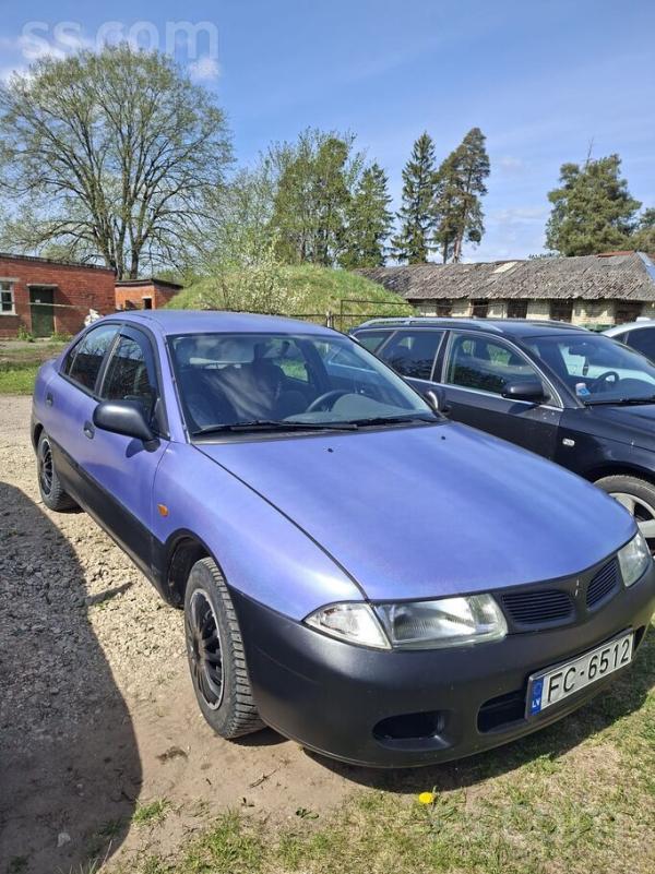 Violets Mitsubishi Carisma 1997 Valmiera, ar dzinēja tilpumu 1.90 L un nobraukumu 372 tūkst. km par 900 €, foto 1 vietnē AUTOMOTO.COM.LV