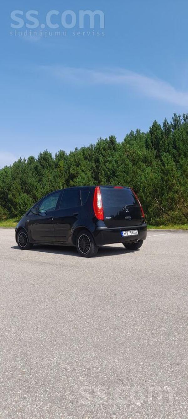 Black Mitsubishi Colt 2004 in Talsi, with an engine capacity of 1.50 L and mileage of 211 thousand km for 1350 €, photo 3 on AUTOMOTO.COM.LV