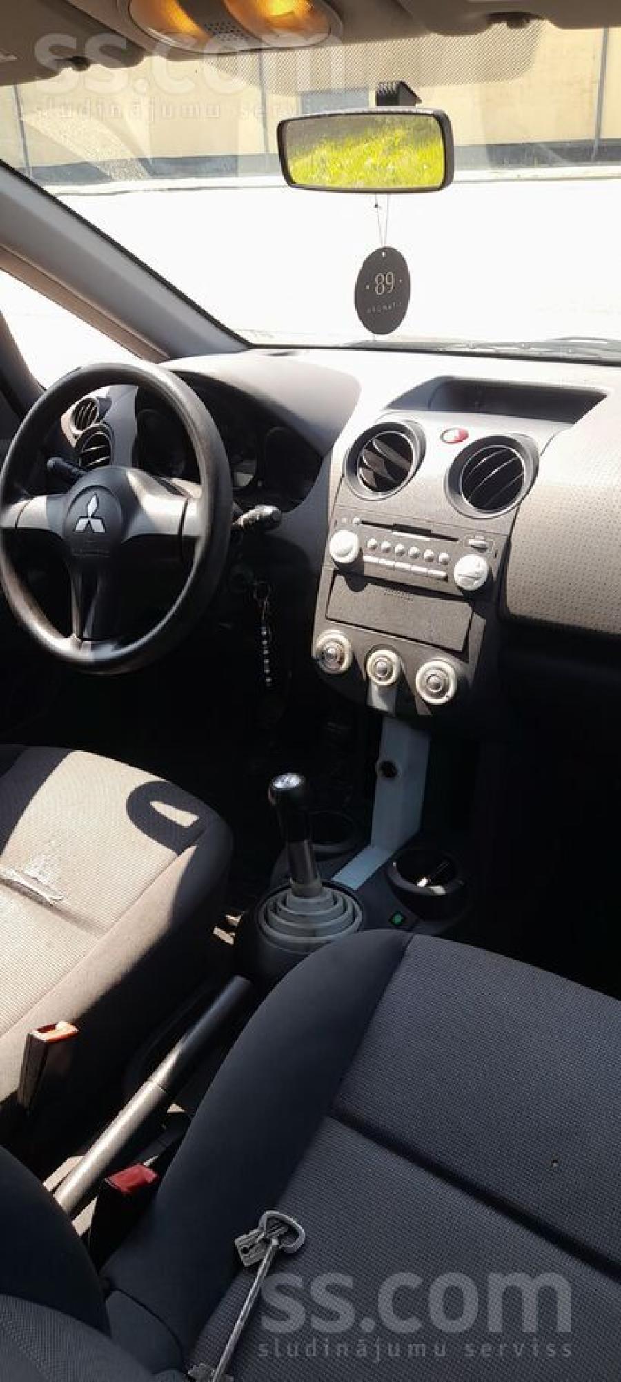 Melns Mitsubishi Colt 2004 Talsi, ar dzinēja tilpumu 1.50 L un nobraukumu 211 tūkst. km par 1350 €, foto 5 vietnē AUTOMOTO.COM.LV