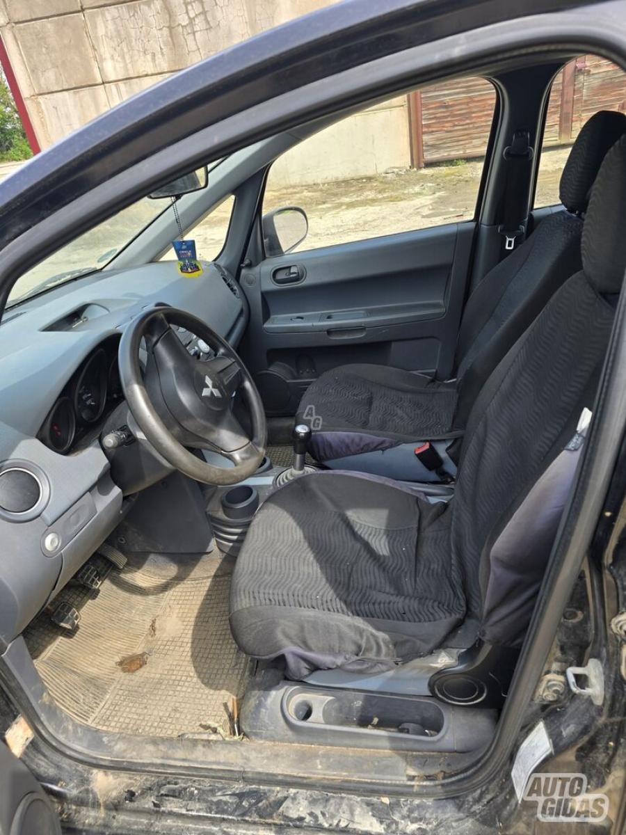 Melns Mitsubishi Colt 2004 Kupiškis, ar dzinēja tilpumu 1.30 L un nobraukumu 325 tūkst. km par 650 €, foto 9 vietnē AUTOMOTO.COM.LV