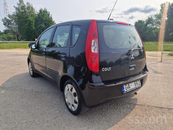 Black Mitsubishi Colt 2006 in Riga, with an engine capacity of 1.30 L and mileage of 174 thousand km for 950 €, photo 4 on AUTOMOTO.COM.LV