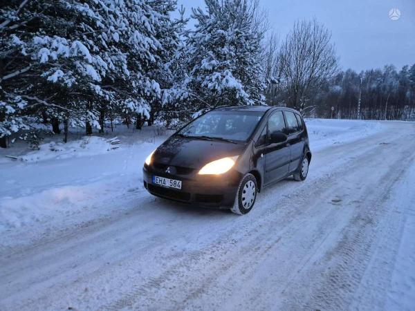 Black Mitsubishi Colt 2006 in Vilnius, with an engine capacity of 1.12 L and mileage of 149 thousand km for 1150 €, photo 1 on AUTOMOTO.COM.LV