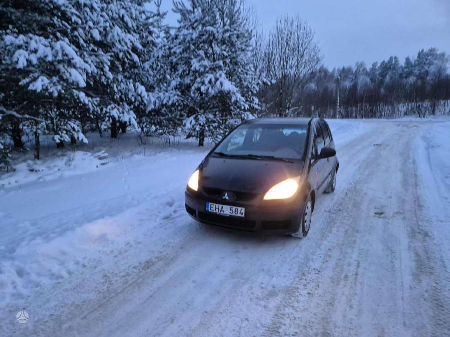 Black Mitsubishi Colt 2006 in Vilnius, with an engine capacity of 1.12 L and mileage of 149 thousand km for 1150 €, photo 2 on AUTOMOTO.COM.LV