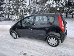 Black Mitsubishi Colt 2006 in Vilnius, with an engine capacity of 1.12 L and mileage of 149 thousand km for 1150 €, photo 5 on AUTOMOTO.COM.LV