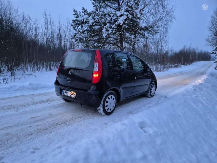 Black Mitsubishi Colt 2006 in Vilnius, with an engine capacity of 1.12 L and mileage of 149 thousand km for 1150 €, photo 7 on AUTOMOTO.COM.LV