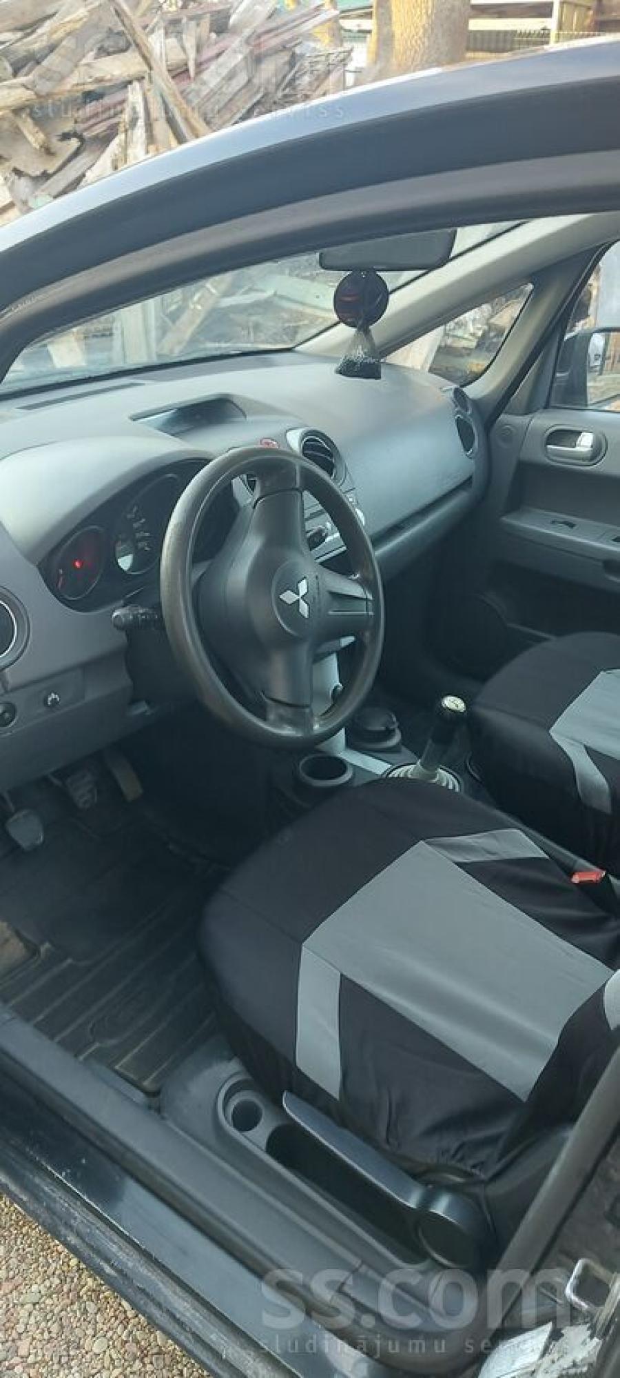 Melns Mitsubishi Colt 2006 Ventspils, ar dzinēja tilpumu 1.30 L un nobraukumu 267 tūkst. km par 1100 €, foto 6 vietnē AUTOMOTO.COM.LV