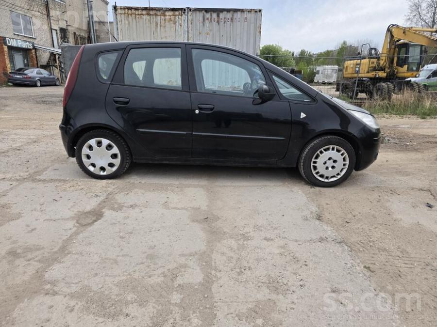 Black Mitsubishi Colt 2007 in Riga, with an engine capacity of 1.30 L and mileage of 326 thousand km for 700 €, photo 3 on AUTOMOTO.COM.LV