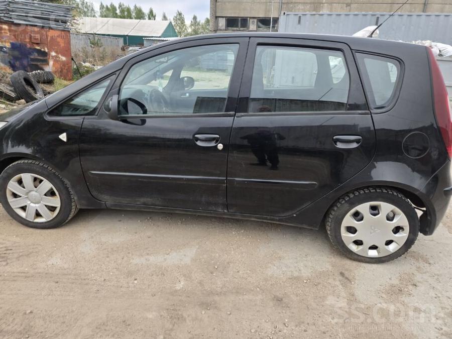 Black Mitsubishi Colt 2007 in Riga, with an engine capacity of 1.30 L and mileage of 326 thousand km for 700 €, photo 7 on AUTOMOTO.COM.LV