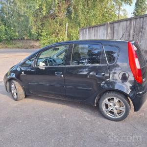 Black Mitsubishi Colt 2007 in Riga, with an engine capacity of 1.30 L and mileage of 161 thousand km for 1200 €, photo 5 on AUTOMOTO.COM.LV