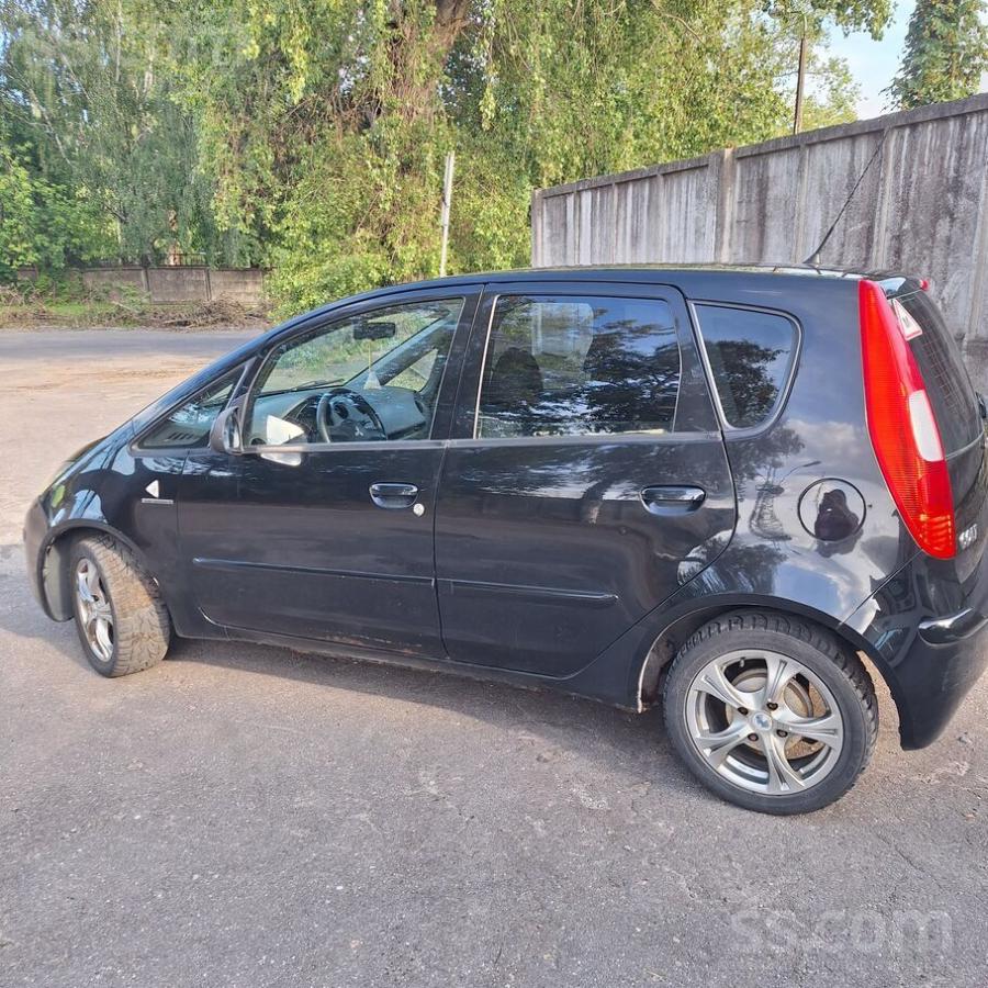 Black Mitsubishi Colt 2007 in Riga, with an engine capacity of 1.30 L and mileage of 161 thousand km for 1200 €, photo 5 on AUTOMOTO.COM.LV