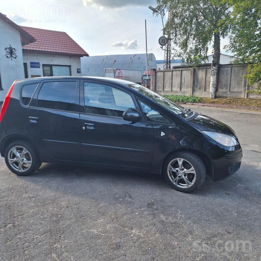 Black Mitsubishi Colt 2007 in Riga, with an engine capacity of 1.30 L and mileage of 161 thousand km for 1200 €, photo 10 on AUTOMOTO.COM.LV
