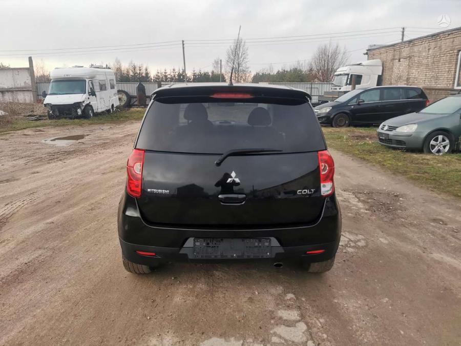 Black Mitsubishi Colt 2010 in Vilkaviskis, with an engine capacity of 1.33 L and mileage of 158 thousand km for 2100 €, photo 4 on AUTOMOTO.COM.LV