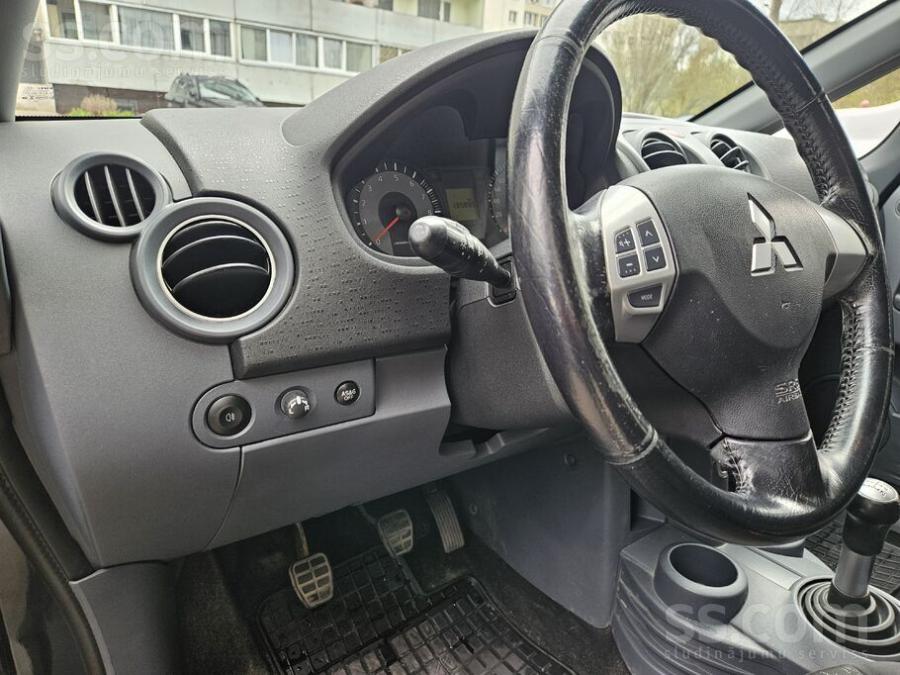 Black Mitsubishi Colt 2011 in Riga, with an engine capacity of 1.30 L and mileage of 136 thousand km for 2850 €, photo 13 on AUTOMOTO.COM.LV