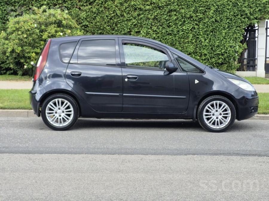 Black Mitsubishi Colt 2011 in Riga, with an engine capacity of 1.50 L and mileage of 206 thousand km for 2700 €, photo 8 on AUTOMOTO.COM.LV