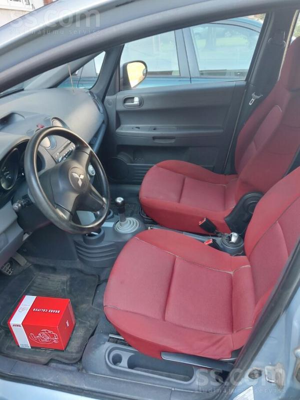 Zils Mitsubishi Colt 2005 Rīga, ar dzinēja tilpumu 1.50 L un nobraukumu 246 tūkst. km par 1000 €, foto 4 vietnē AUTOMOTO.COM.LV