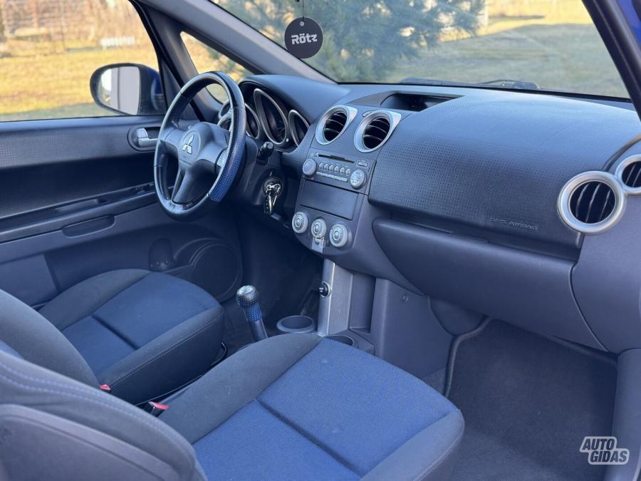 Zils Mitsubishi Colt 2006 Kauņa, ar dzinēja tilpumu 1.30 L un nobraukumu 193 tūkst. km par 2900 €, foto 9 vietnē AUTOMOTO.COM.LV