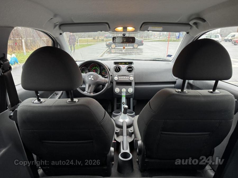 Zils Mitsubishi Colt 2007 Tallina, ar dzinēja tilpumu 1.30 L un nobraukumu 126 tūkst. km par 1700 €, foto 12 vietnē AUTOMOTO.COM.LV