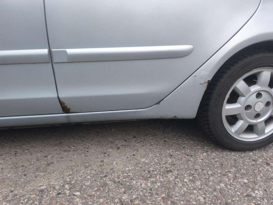Zils Mitsubishi Colt 2007 Viļņa, ar dzinēja tilpumu 1.33 L un nobraukumu 76 tūkst. km par 1000 €, foto 7 vietnē AUTOMOTO.COM.LV