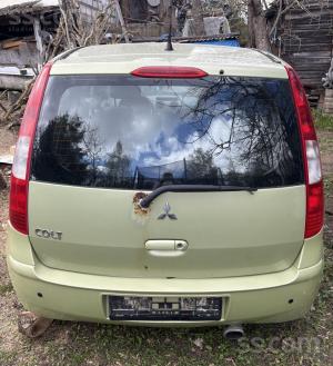 Zaļš Mitsubishi Colt 2005 Rēzekne, ar dzinēja tilpumu 1.30 L un nobraukumu 133 tūkst. km par 450 €, foto 5 vietnē AUTOMOTO.COM.LV