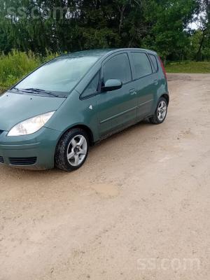 Green Mitsubishi Colt 2005 in Rezekne, with an engine capacity of 1.30 L and mileage of 233 thousand km for 880 €, photo 3 on AUTOMOTO.COM.LV