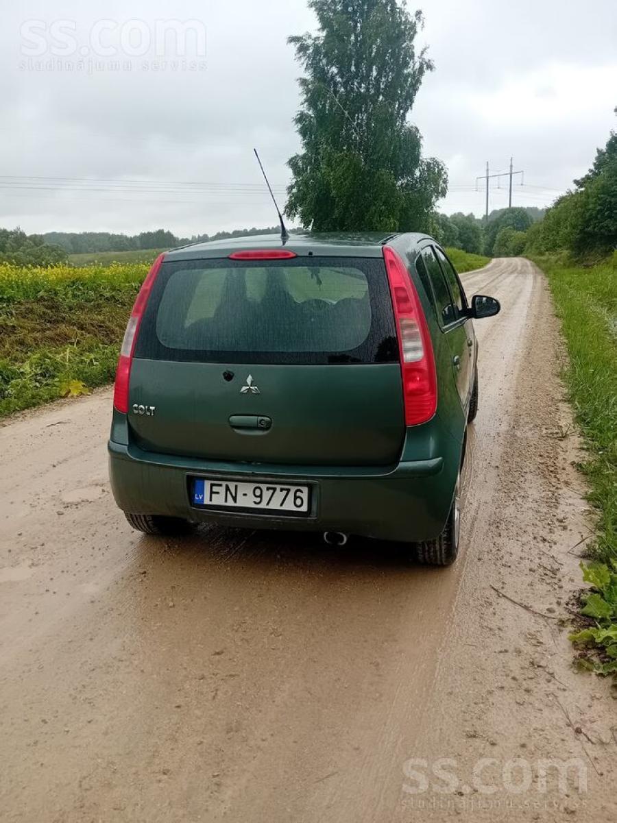 Green Mitsubishi Colt 2005 in Rezekne, with an engine capacity of 1.30 L and mileage of 233 thousand km for 880 €, photo 4 on AUTOMOTO.COM.LV