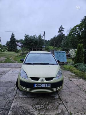 Zaļš Mitsubishi Colt 2005 Viļņa, ar dzinēja tilpumu 1.49 L un nobraukumu 318 tūkst. km par 1200 €, foto  vietnē AUTOMOTO.COM.LV