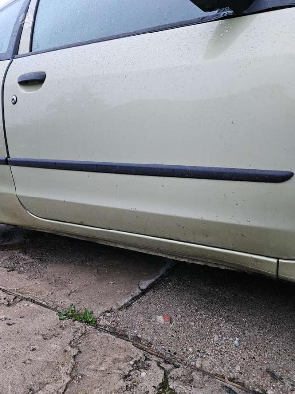Zaļš Mitsubishi Colt 2005 Viļņa, ar dzinēja tilpumu 1.49 L un nobraukumu 318 tūkst. km par 1200 €, foto 9 vietnē AUTOMOTO.COM.LV