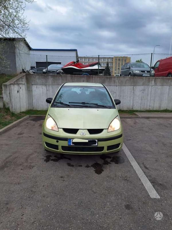 Green Mitsubishi Colt 2005 in Vilnius, with an engine capacity of 1.33 L and mileage of 157 thousand km for 500 €, photo 2 on AUTOMOTO.COM.LV