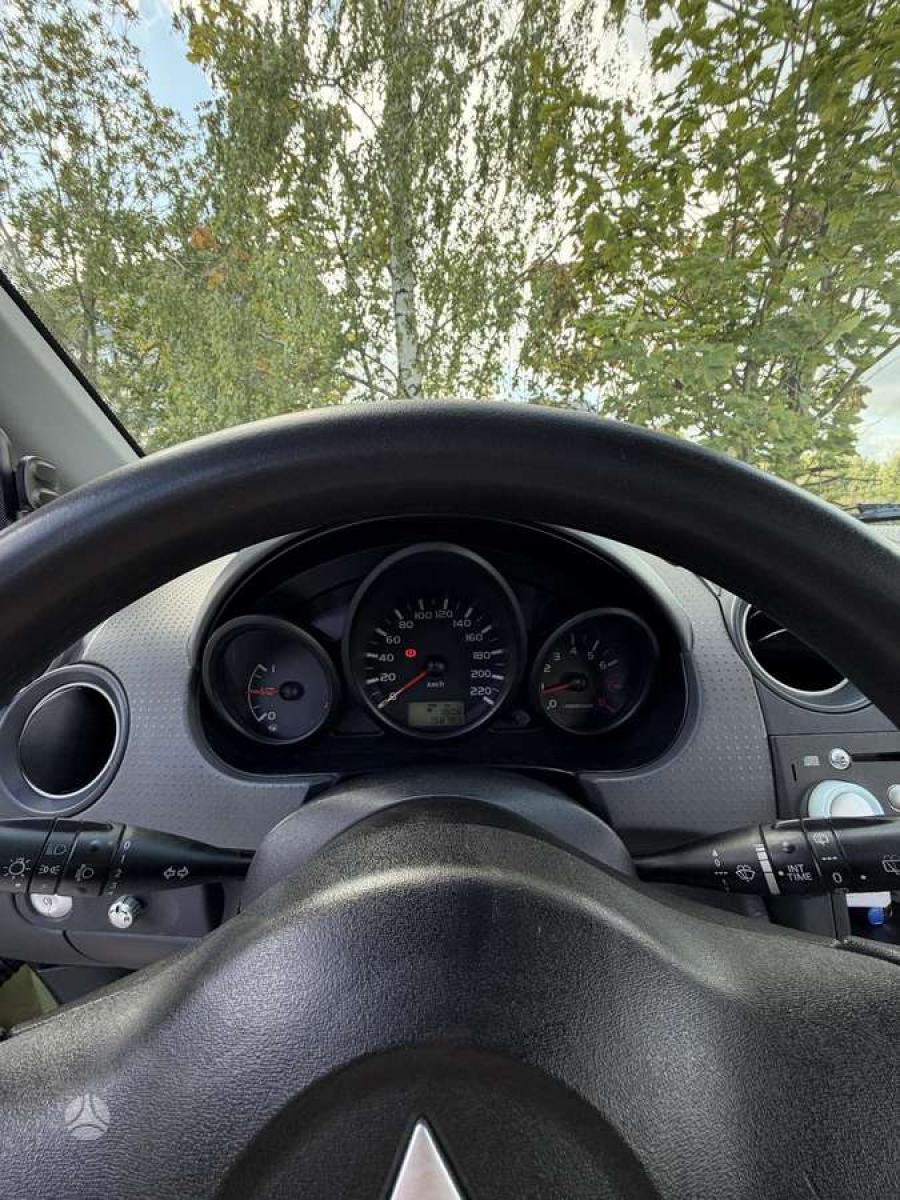 Zaļš Mitsubishi Colt 2005 Kauņa, ar dzinēja tilpumu 1.33 L un nobraukumu 159 tūkst. km par 599 €, foto 7 vietnē AUTOMOTO.COM.LV