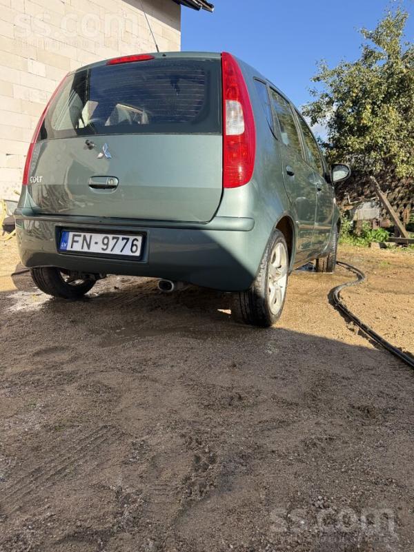 Green Mitsubishi Colt 2005 in Rezekne, with an engine capacity of 1.40 L and mileage of 234 thousand km for 1300 €, photo 4 on AUTOMOTO.COM.LV