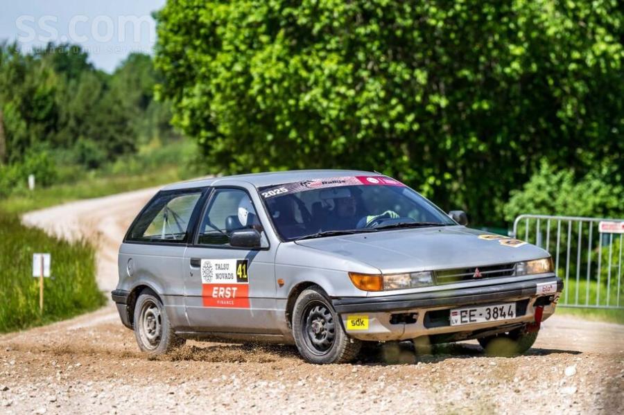 Pelēks Mitsubishi Colt 1990 Rīga, ar dzinēja tilpumu 1.30 L un nobraukumu 304 tūkst. km par 1000 €, foto 1 vietnē AUTOMOTO.COM.LV
