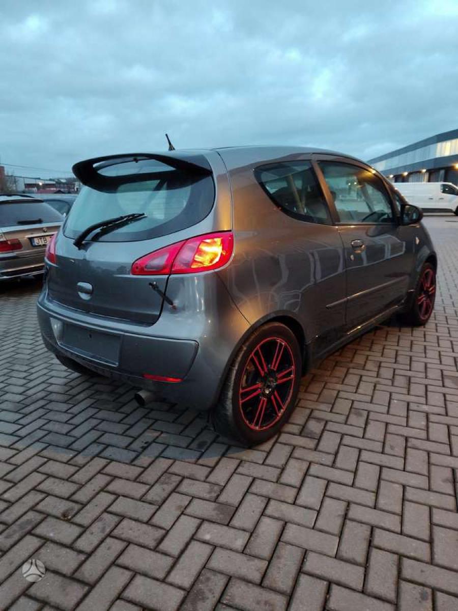 Pelēks Mitsubishi Colt 2005 Kauņa, ar dzinēja tilpumu 1.47 L un nobraukumu 200 tūkst. km par 7500 €, foto 4 vietnē AUTOMOTO.COM.LV