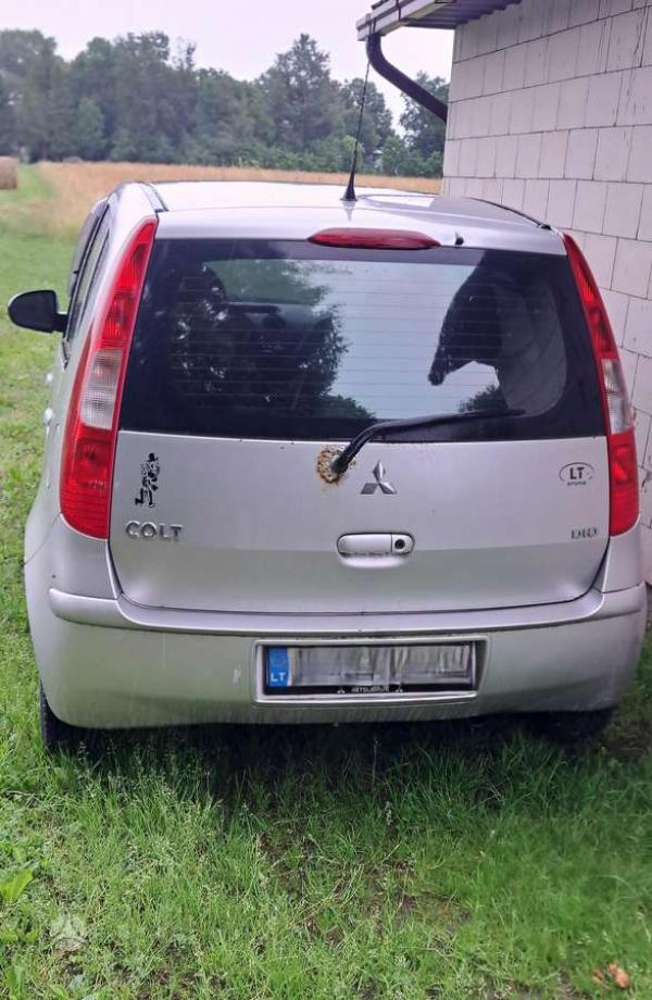 Grey Mitsubishi Colt 2005 in Sakiai, with an engine capacity of 1.49 L and mileage of 227 thousand km for 550 €, photo 2 on AUTOMOTO.COM.LV