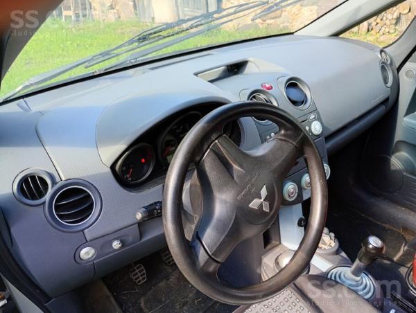 Pelēks Mitsubishi Colt 2005 Jēkabpils, ar dzinēja tilpumu 1.30 L un nobraukumu 219 tūkst. km par 900 €, foto 3 vietnē AUTOMOTO.COM.LV
