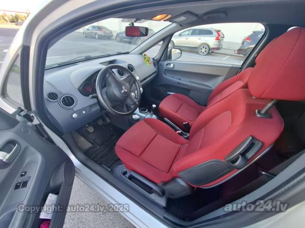 Grey Mitsubishi Colt 2005 in Tallinn, with an engine capacity of 1.30 L and mileage of 125 thousand km for 1990 €, photo 8 on AUTOMOTO.COM.LV