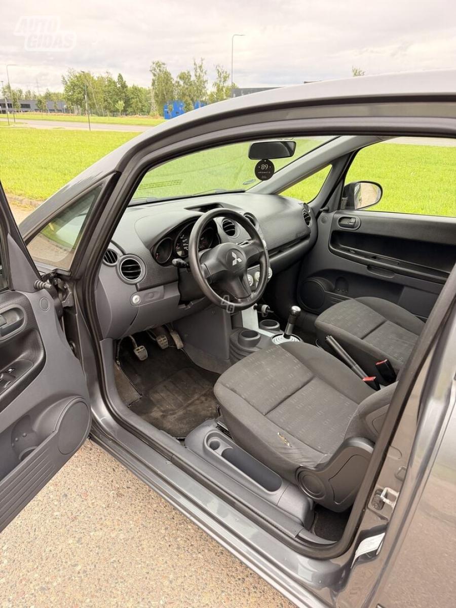 Grey Mitsubishi Colt 2005 in Jonava, with an engine capacity of 1.10 L and mileage of 180 thousand km for 1399 €, photo 12 on AUTOMOTO.COM.LV