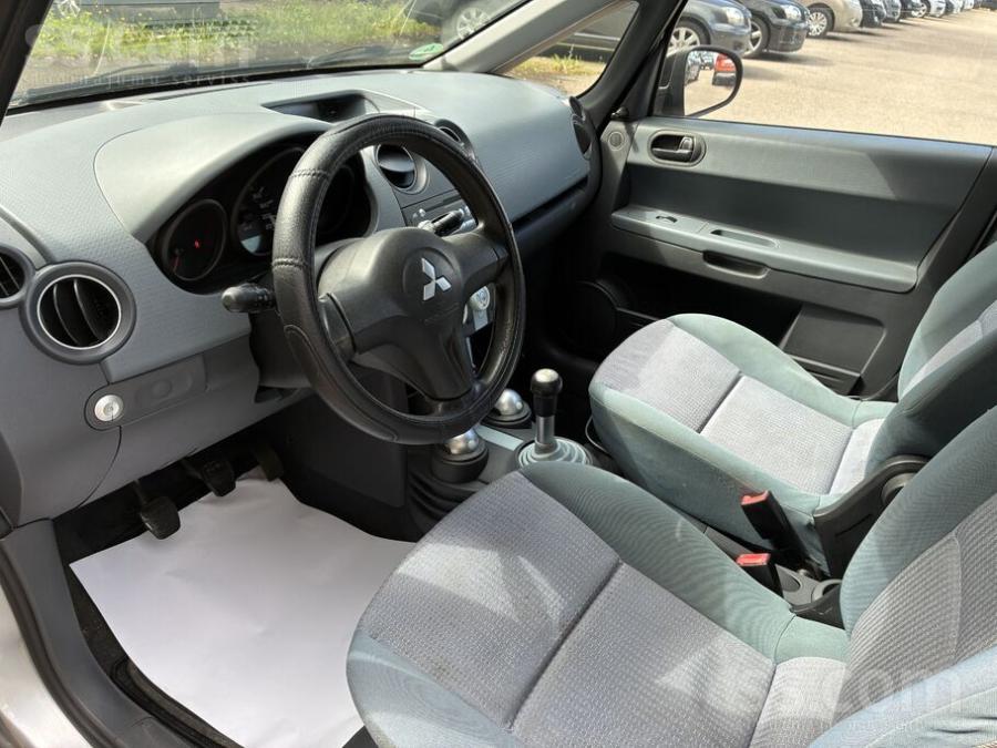 Grey Mitsubishi Colt 2005 in Riga, with an engine capacity of 1.30 L and mileage of 0 thousand km for 2150 €, photo 10 on AUTOMOTO.COM.LV