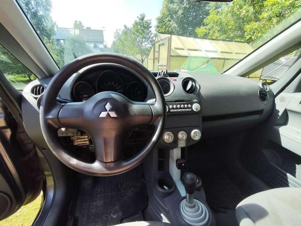 Pelēks Mitsubishi Colt 2005 Kauņa, ar dzinēja tilpumu 1.49 L un nobraukumu 240 tūkst. km par 800 €, foto 3 vietnē AUTOMOTO.COM.LV