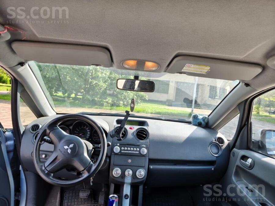 Pelēks Mitsubishi Colt 2005 Rīga, ar dzinēja tilpumu 1.30 L un nobraukumu 226 tūkst. km par 800 €, foto 4 vietnē AUTOMOTO.COM.LV