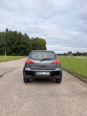 Pelēks Mitsubishi Colt 2005 Jonava, ar dzinēja tilpumu 1.10 L un nobraukumu 180 tūkst. km par 1399 €, foto 5 vietnē AUTOMOTO.COM.LV