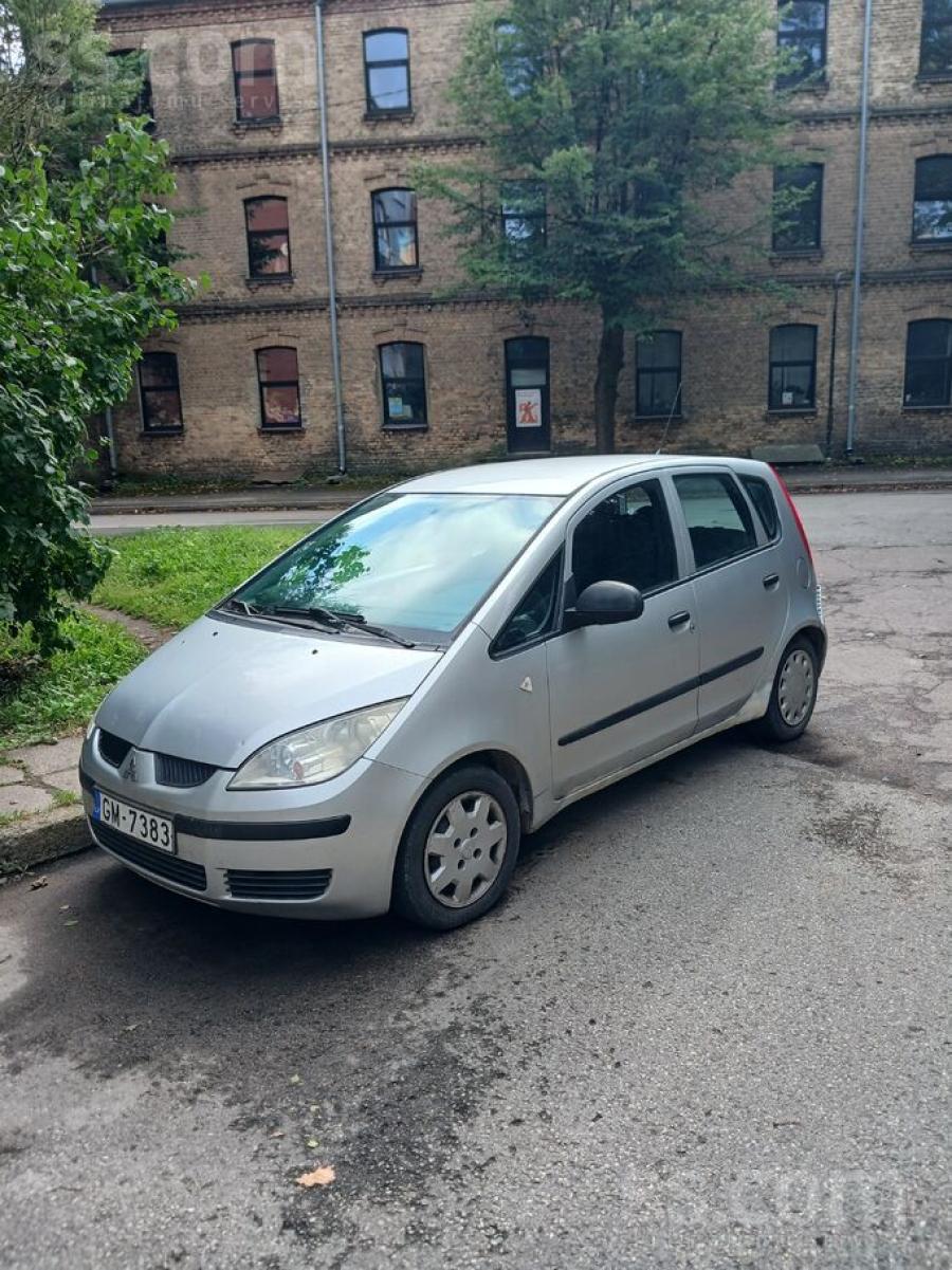 Pelēks Mitsubishi Colt 2005 Rīga, ar dzinēja tilpumu 1.10 L un nobraukumu 240 tūkst. km par 400 €, foto 1 vietnē AUTOMOTO.COM.LV